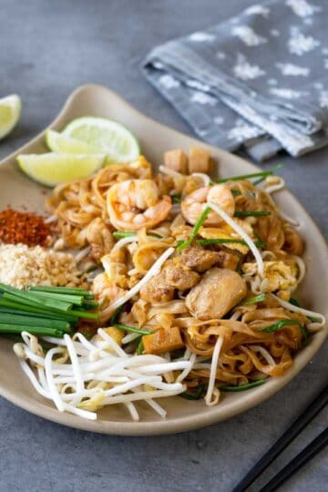 Easy Pad Thai (Stir-Fry Rice Noodles) Recipe - El Mundo Eats