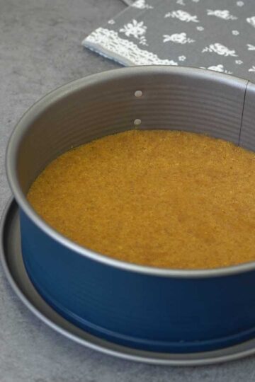 No-Bake Peanut Butter Chocolate Cheesecake - El Mundo Eats