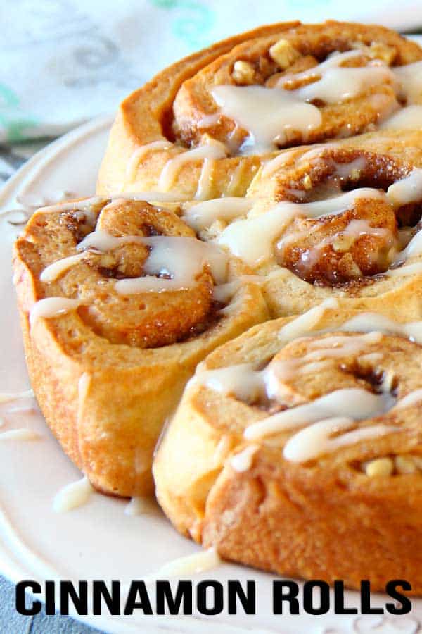 Cinnamon Rolls with Walnuts - El Mundo Eats