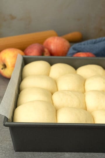 Apple Stuffed Buns Recipe- El Mundo Eats