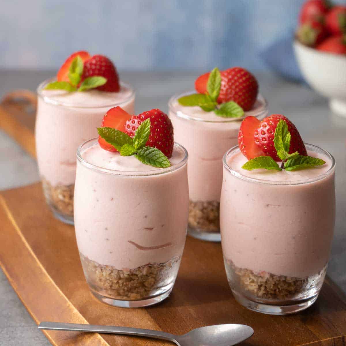 Cheesecake de Fresa Saludable en Vasitos - El Mundo Eats