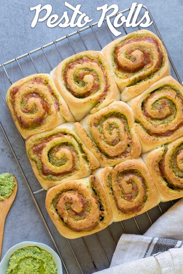 Pesto Bread Rolls - El Mundo Eats