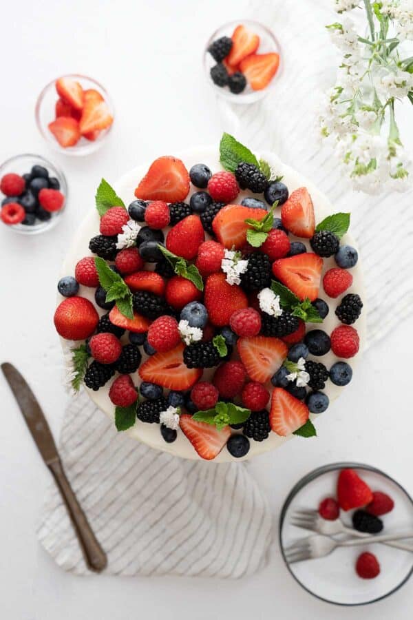 Summer Berry Cake - El Mundo Eats