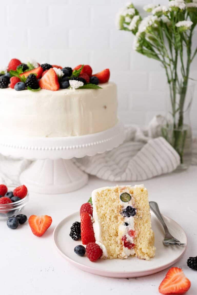 Summer Berry Cake - El Mundo Eats