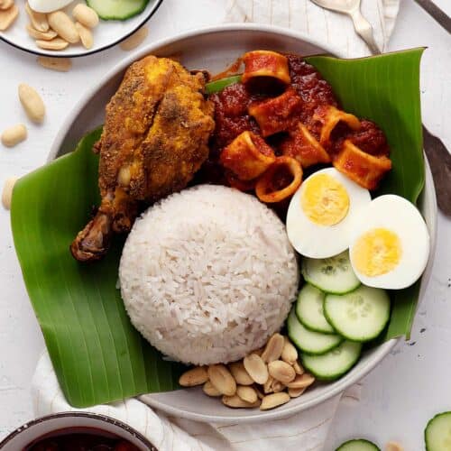 Rice With Coconut Milk (Malaysian Nasi Lemak) | El Mundo Eats
