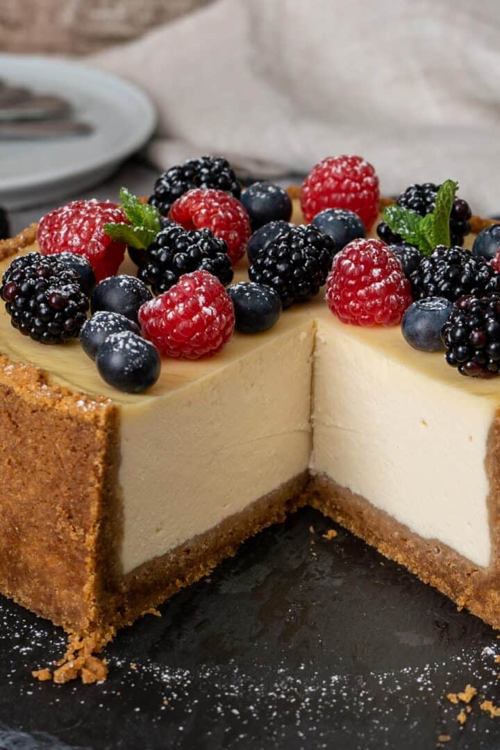Easy Cheesecake Recipe - El Mundo Eats