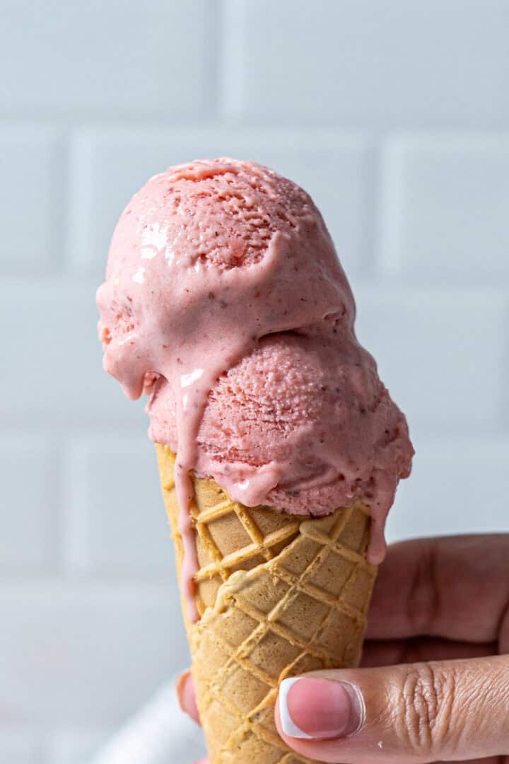 Strawberry Ice Cream Recipe - El Mundo Eats