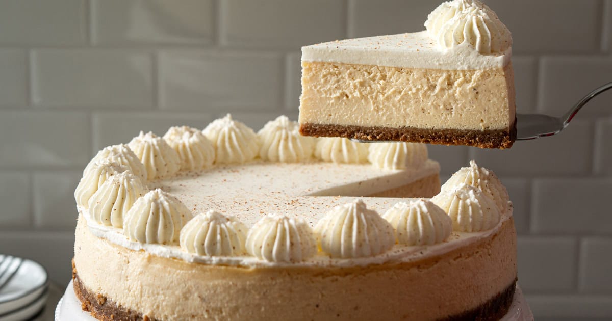 No Water Bath Eggnog Cheesecake (Creamy, No-Crack Recipe) - El Mundo Eats